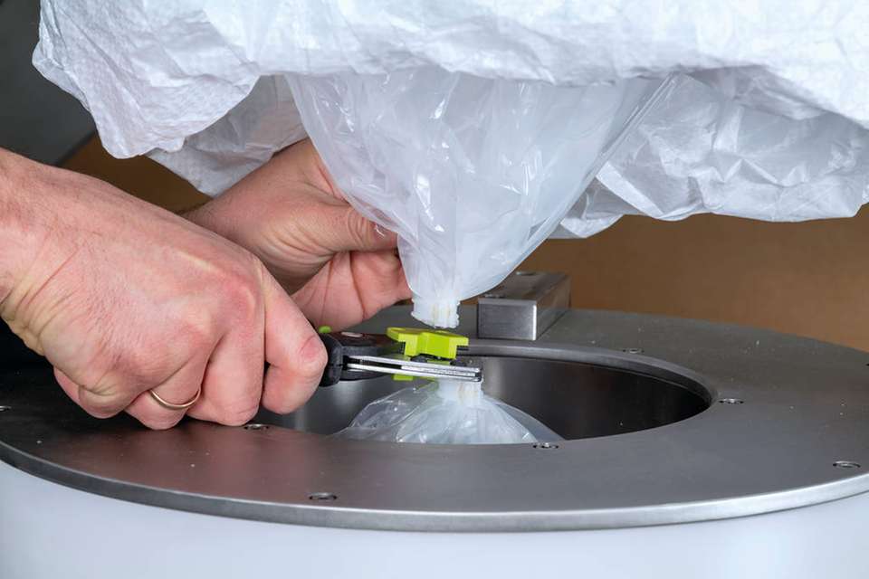 Big Bags unter Containment-Bedingungen sicher entleeren