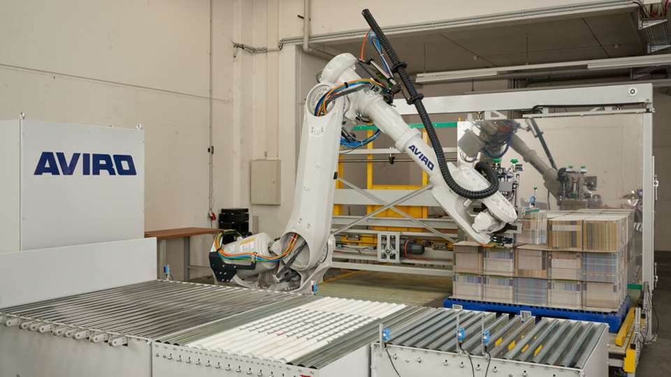 Wie Roboter den Fachkräftemangel in der Kartonverarbeitung kompensiere