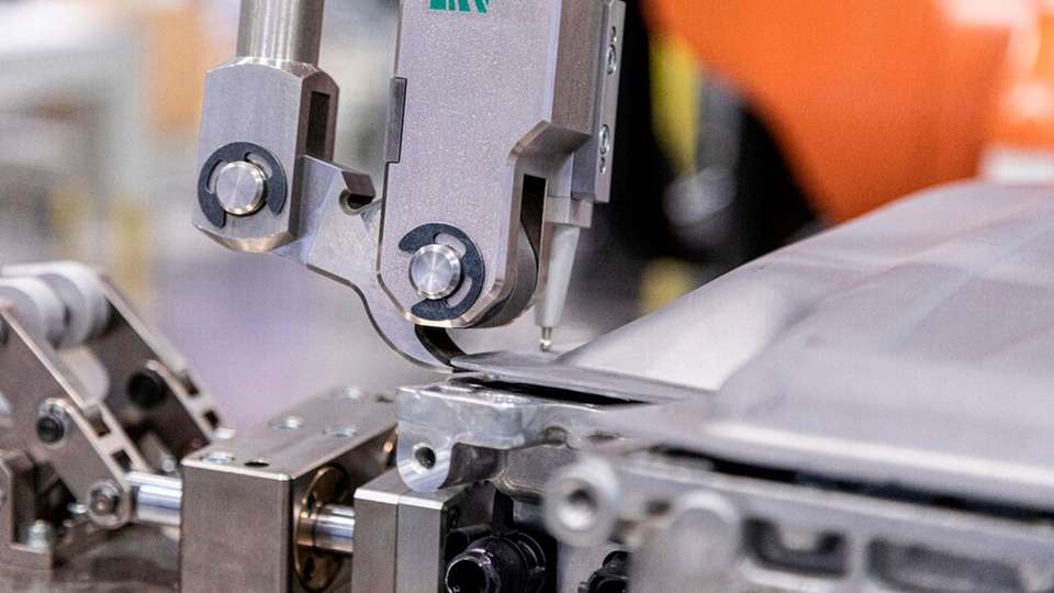 Technologien für die Demontage von E-Auto-Batterien und Motoren