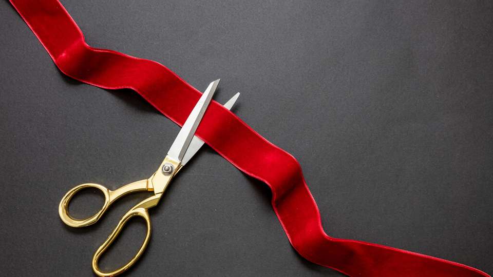 High-Tech Ausstellungshalle „Orange Point“ eröffnet